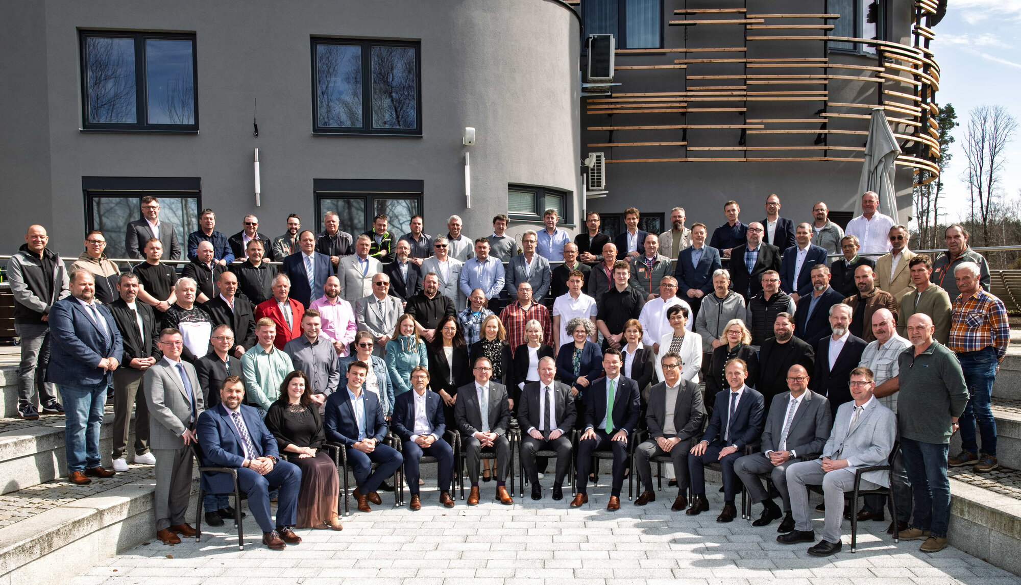 News: Gemeinsam stark – seit Jahrzehnten: Mitarbeiterehrung bei Leyrer ...